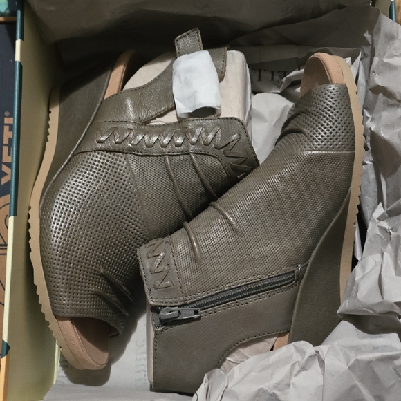Earth | Shoes | New Earth Attalea Bonaire Leather Wedge Sandals Light ...